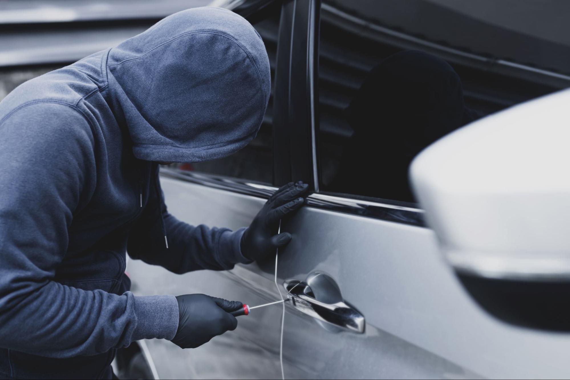 Signs your car is being targeted by thieves – BEWARE